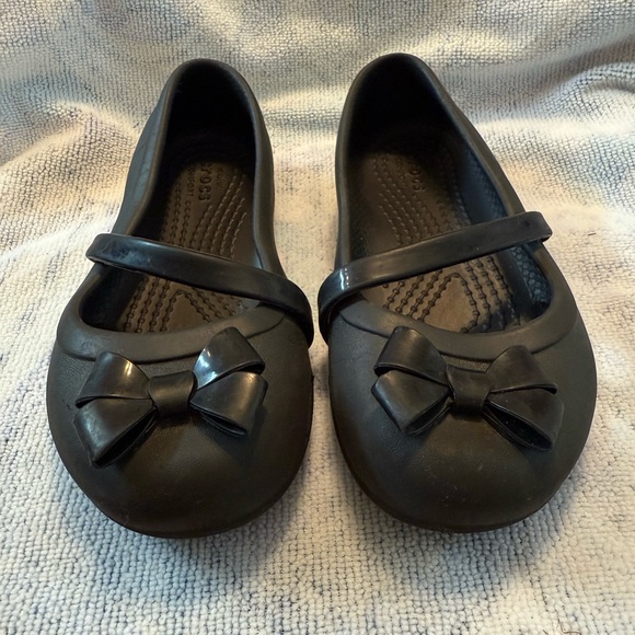 CROCS | Shoes | Crocs Black Bow Dress Shoes For Kids Size C | Poshmark